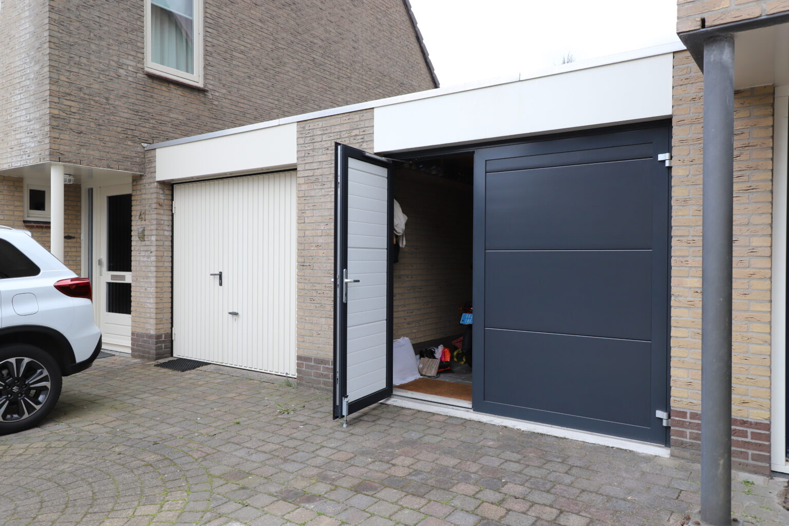 Openslaande garagedeur geleverd in Harderwijk • ADOOR®